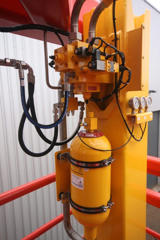 Ten people work safely on Spool Base Work Platform - Hydrauvision