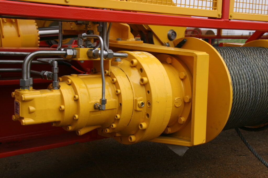 Ten people work safely on Spool Base Work Platform - Hydrauvision