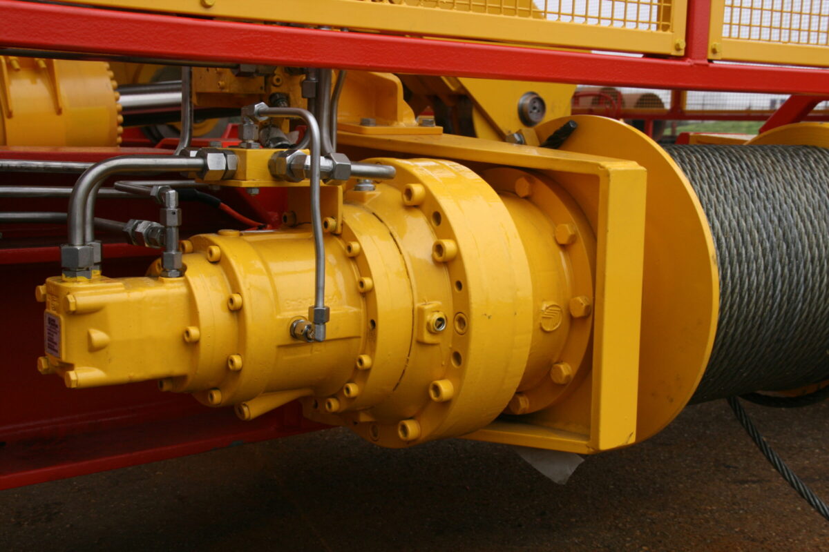 Ten people work safely on Spool Base Work Platform - Hydrauvision