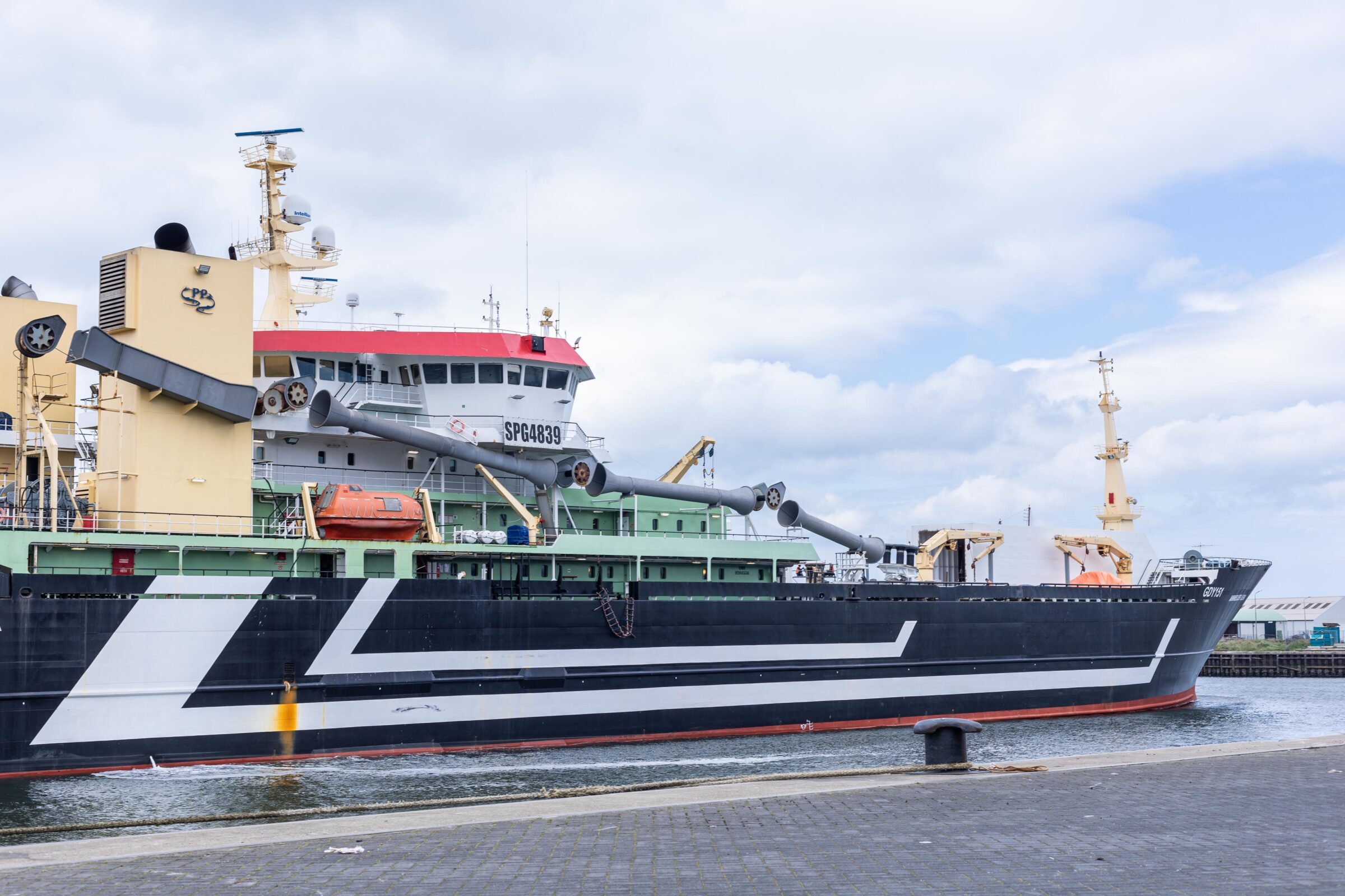 Service on board Europe's largest fishing vessel - Hydrauvision