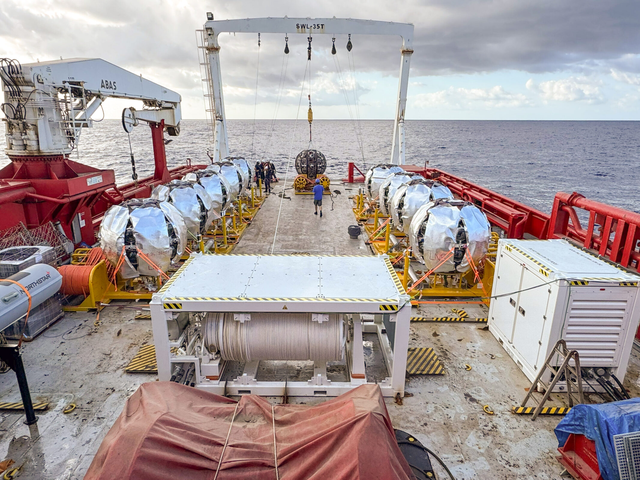 Advanced Heave Compensation System for Deep-Sea Research - Hydrauvision